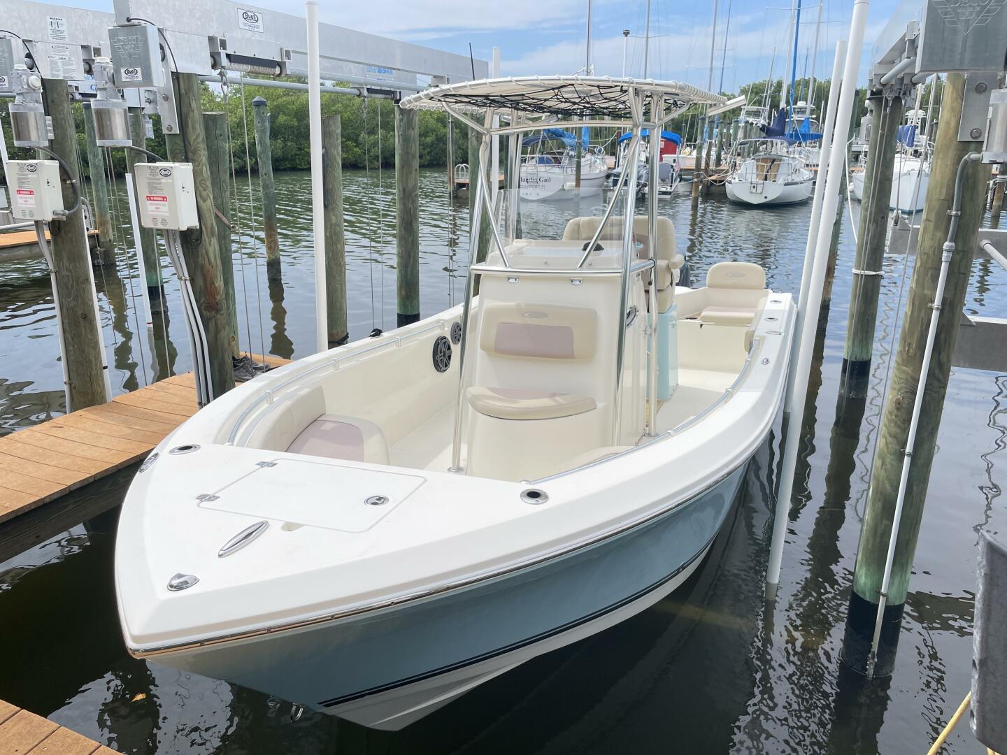 21' 2016 Cobia 217 CC | Tampa Yacht Sales