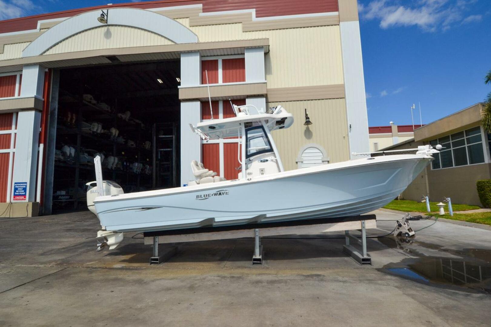 28' 2021 Blue Wave 2800 Makaira | Tampa Yacht Sales