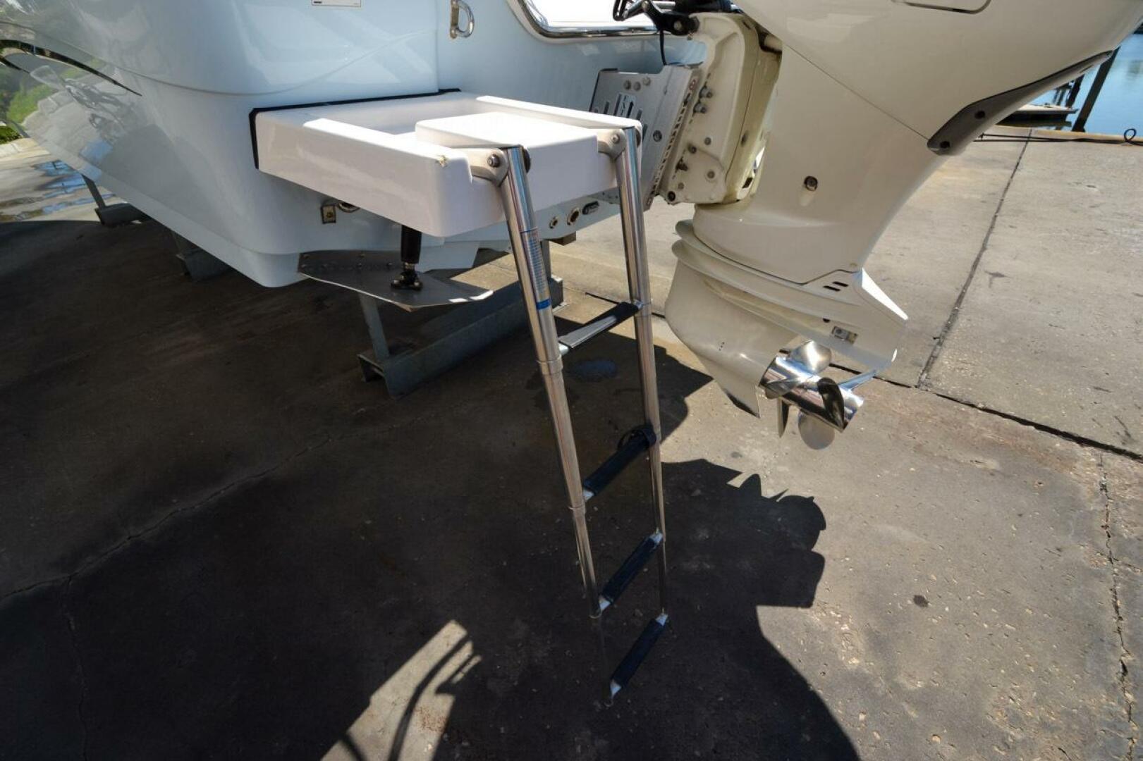 28' 2021 Blue Wave 2800 Makaira | Tampa Yacht Sales