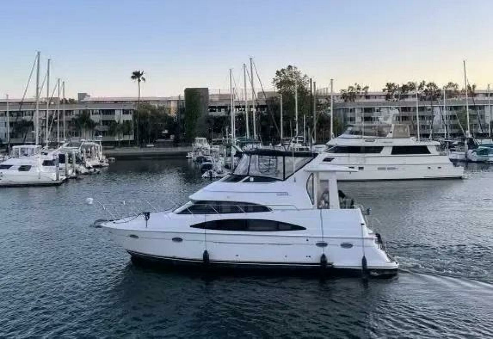 39' Carver 2000 396 Motor Yacht "Xena" For Sale