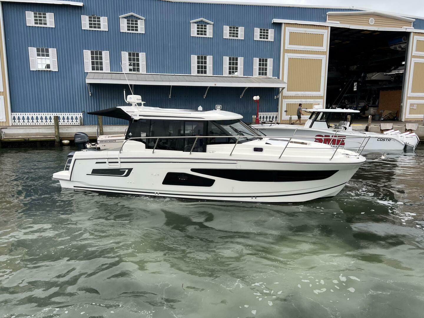 32' Jeanneau NC 1095 for Sale | Cruisers | | Curtis Stokes Yacht Brokerage