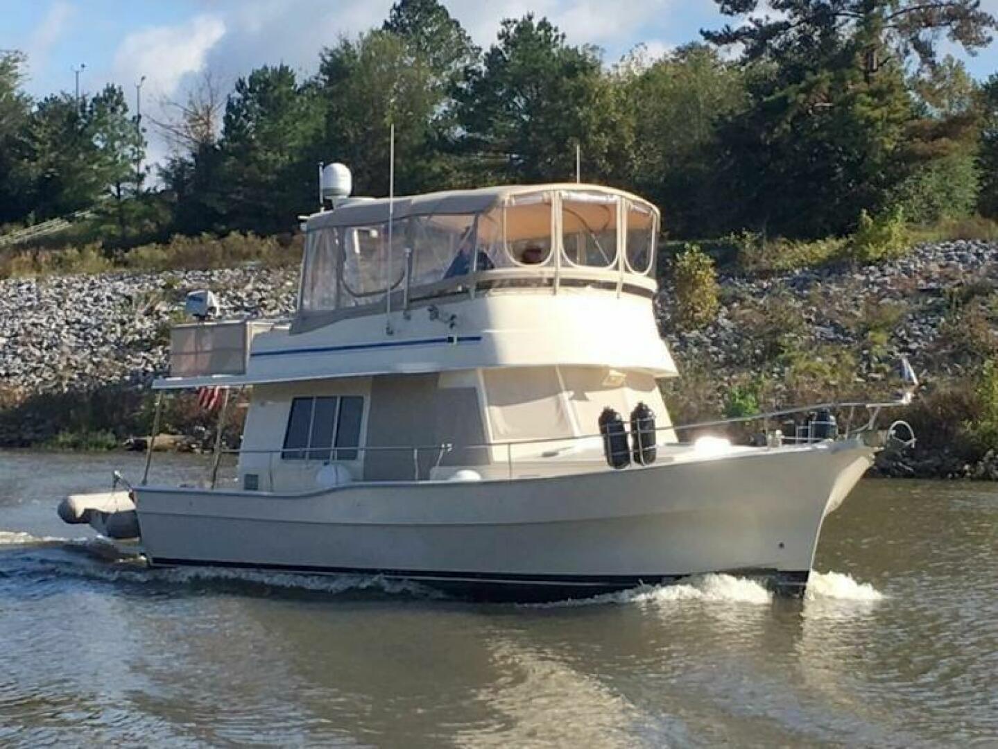 2004 Mainship 400 Trawler