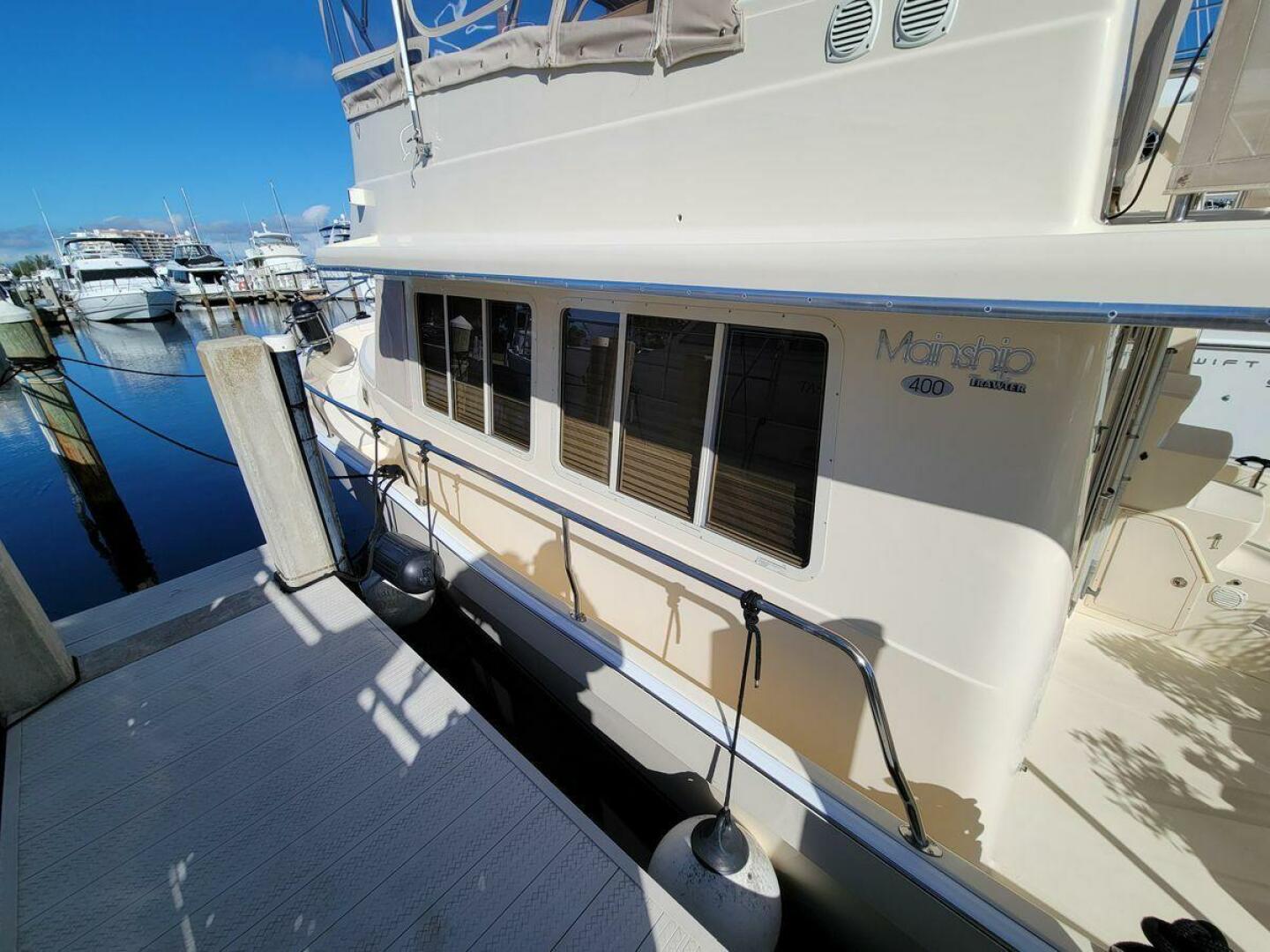 2004 Mainship 400 Trawler