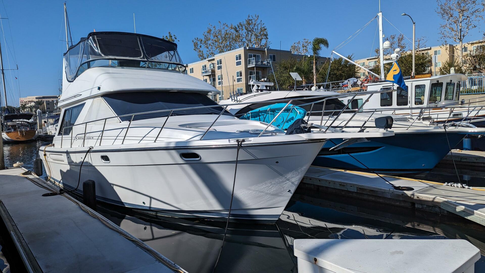 39' Bayliner 3988 Command Bridge for Sale | Flybridge | Stella Polaris ...