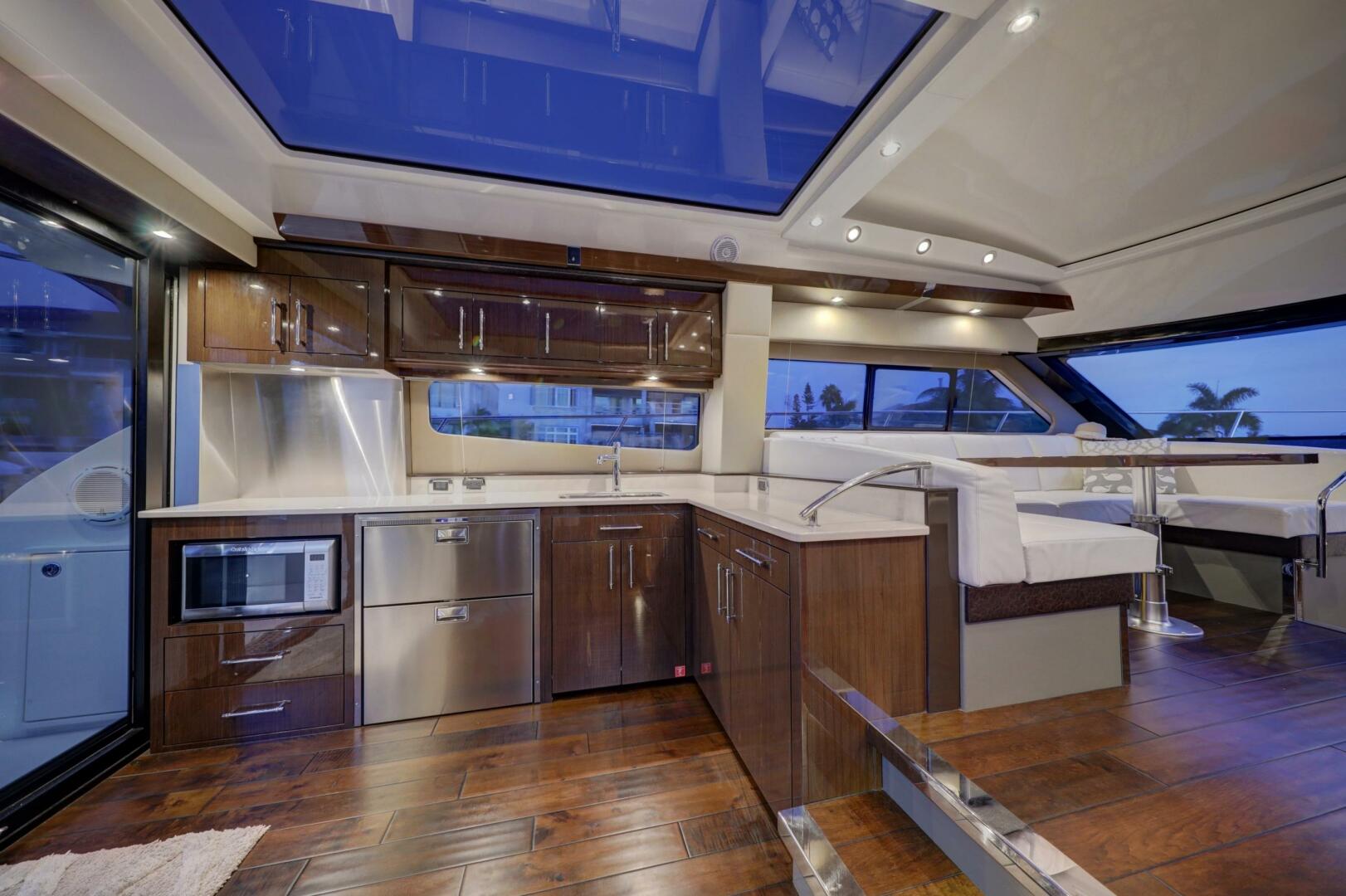 2018 Carver 52 Coupe Yacht For Sale | Loyalty | SI Yachts