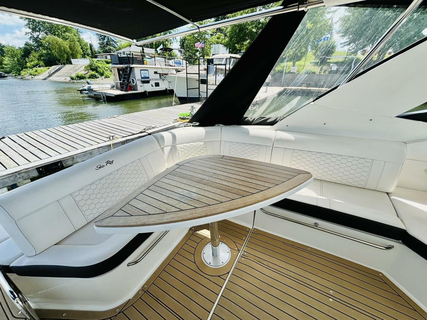 2019 Sea Ray 32 for sale in Laval, Quebec by Brewer Yacht Sales