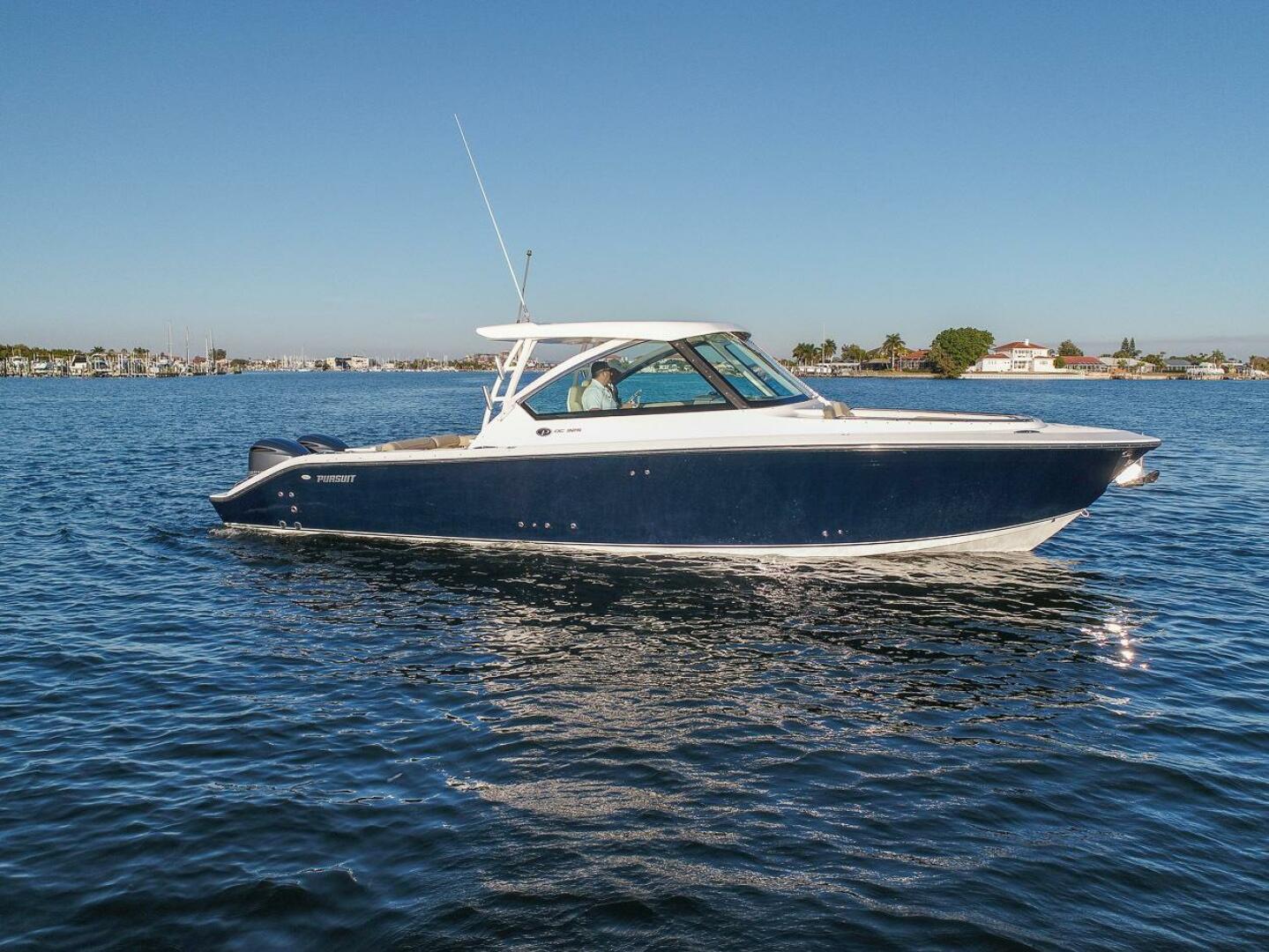 34' 2016 Pursuit 325 Dual Console | Tampa Yacht Sales