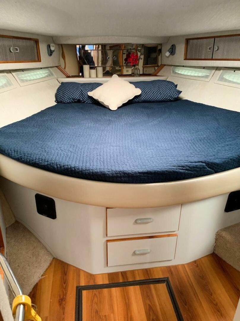 Knot Today 1990 Sea Ray 39 for sale in Morrisburg, Ontario by Brewer ...