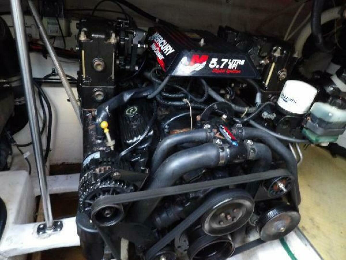 2000 Larson 32 for sale in Little River, South Carolina by Brewer Yacht ...