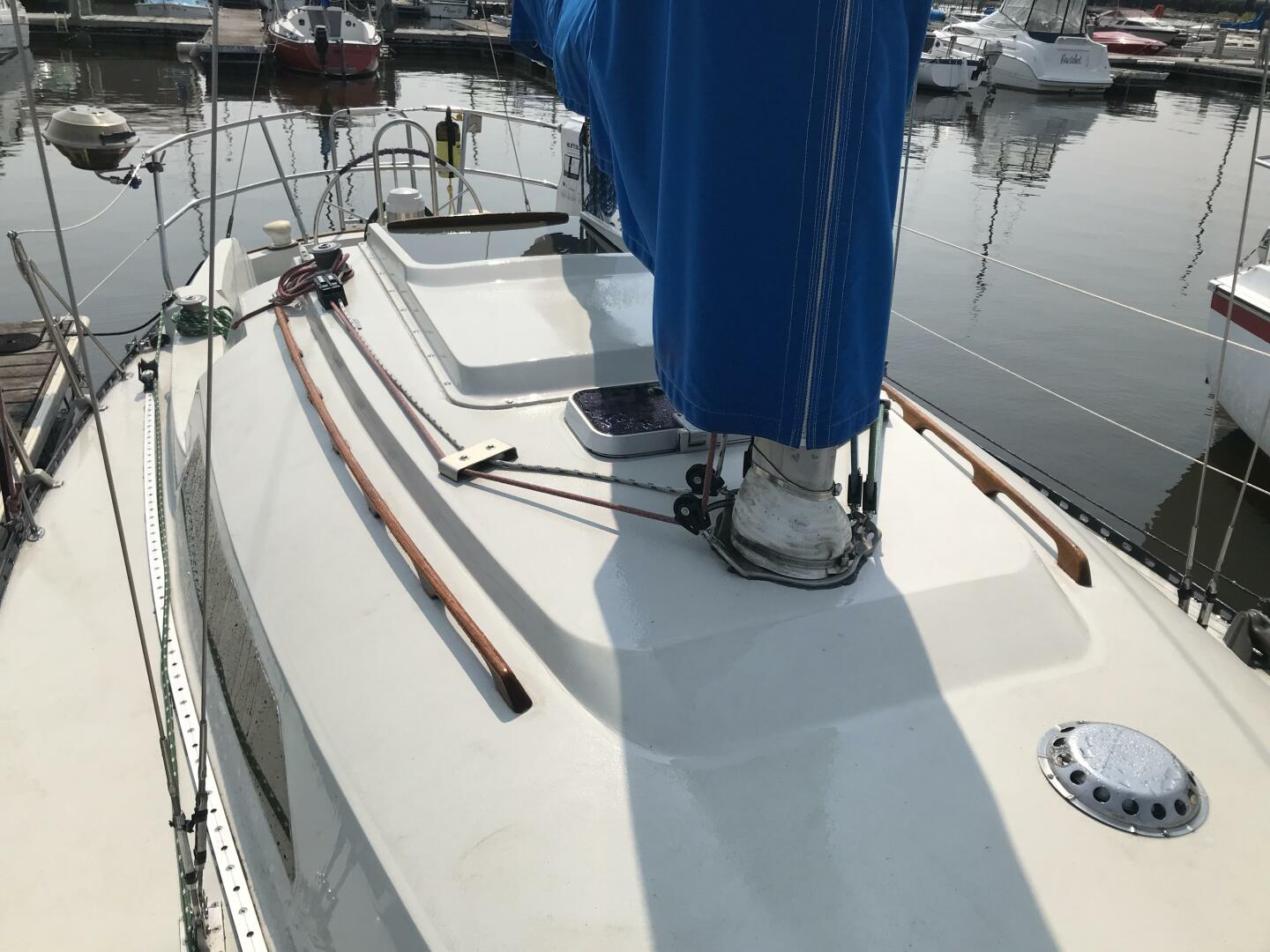 1983 C&C 29 : Barkers Island Marina