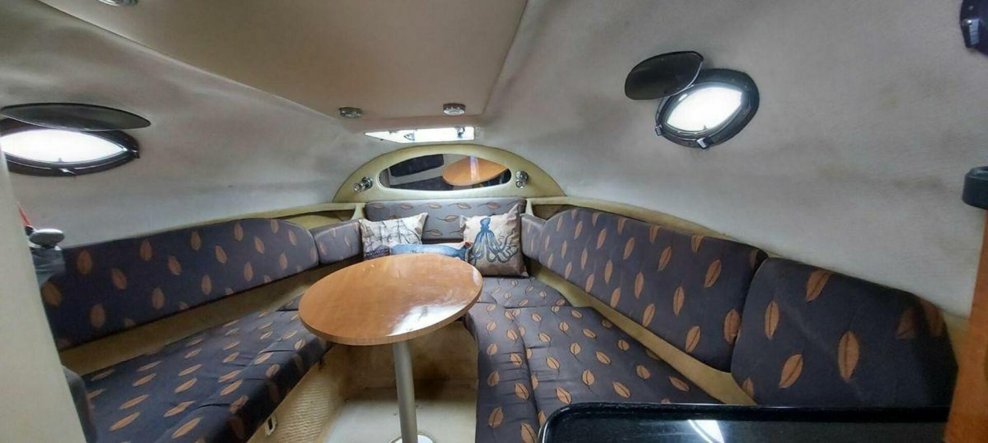 2004 Regal 2465 Commodore INTERCEPTOR