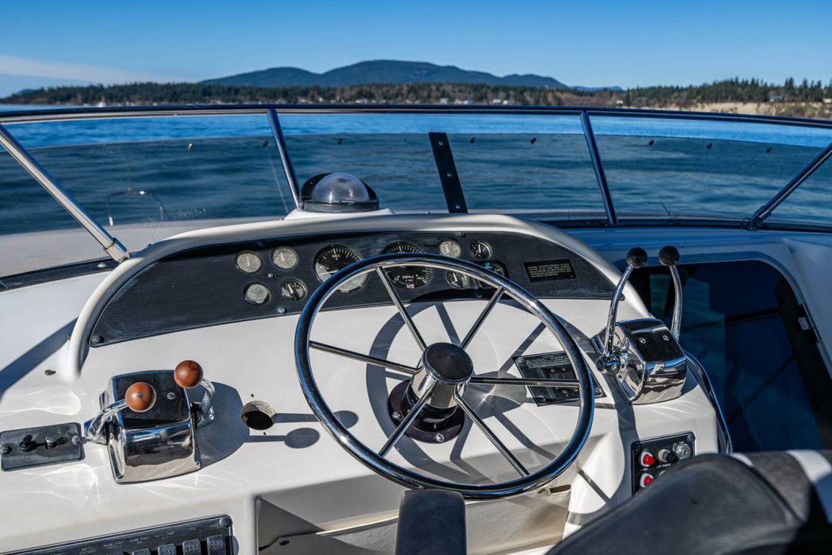 1994 Bayliner 4788 47' Yacht For Sale | LONE STAR | Seattle Yachts