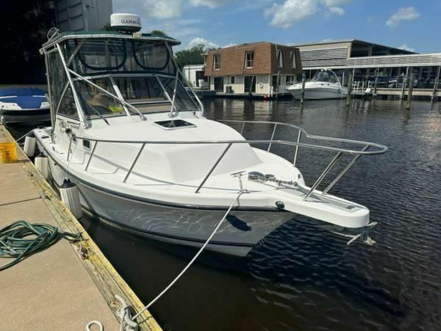 2000 Shamrock 260 Express Blue Wing