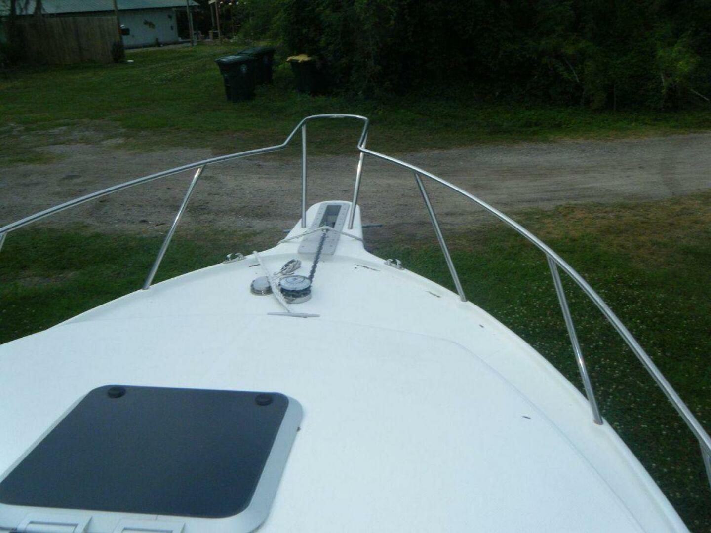 2000 Shamrock 260 Express Blue Wing