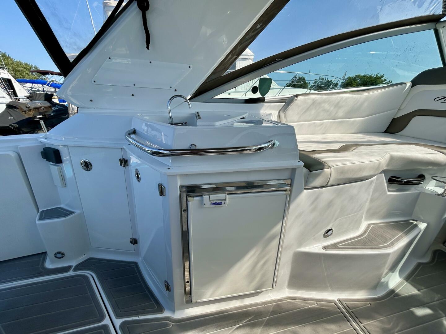 2018 Monterey 295 Sport Yacht for sale in Scarborough , Ontario by ...
