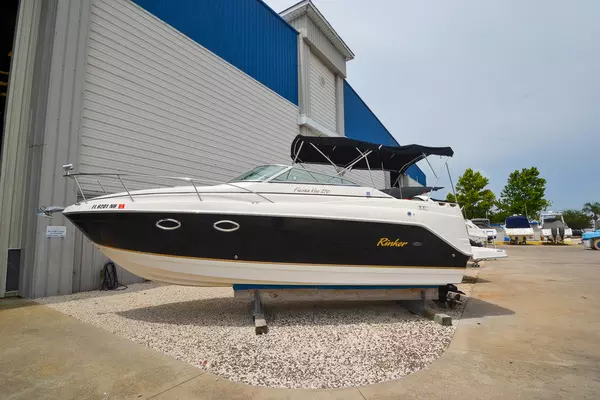 2005 Rinker 270 Fiesta Vee 27 ft Cruisers for sale
