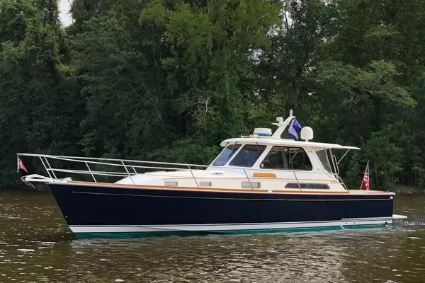 Mariner's Mate 2005 Sabre 38 Salon Express w/ Freedom Lift 38 ft ...