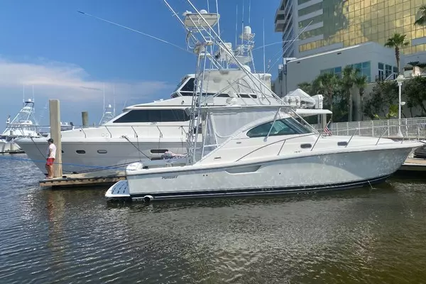 Fishful Thinking 2003 Pursuit 3800 38 ft Express Cruiser for sale