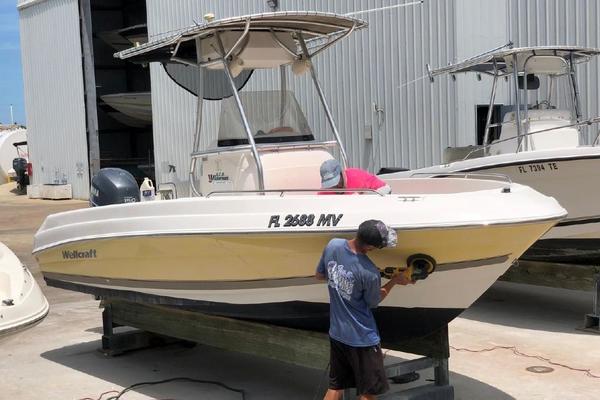 2005 Wellcraft 212 Fisherman