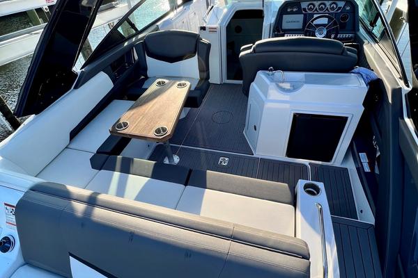 CAPTAIN FUN 33ft 2021 Cruisers Yachts Yacht For Sale Stamp Yacht Sales