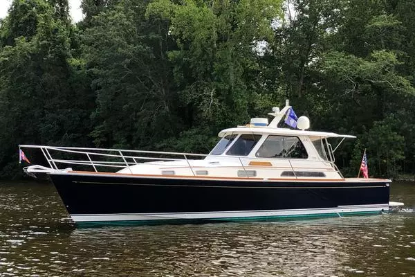 Metanoia 2005 Sabre 38 Hardtop Express w/ Freedom Lift 38 ft Downeast ...