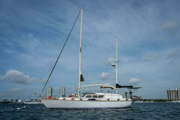 Livin' Dream 1980 Gulfstar 47 Sailmaster 47 ft Ketch for sale