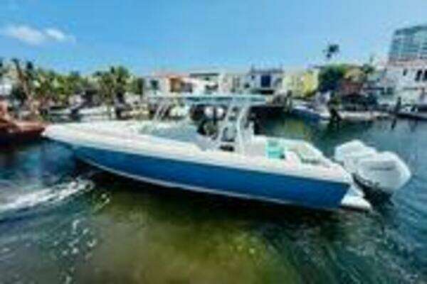 2003 Intrepid 377 37 ft Walkarounds by Nathalie Bushara