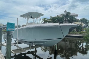 24' 2017 Sailfish 242CC | Tampa Yacht Sales